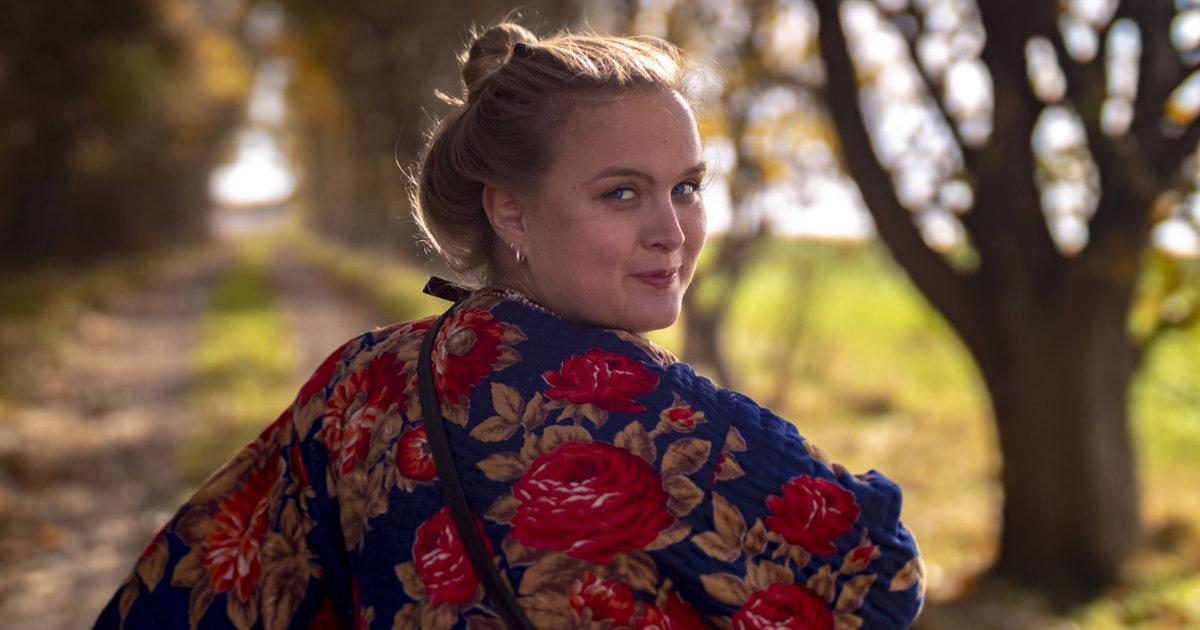 Efter coronakrisen tjener Sarah kun 5.000 kr. Alligevel er hun ikke omfattet af hjælpepakkerne ...