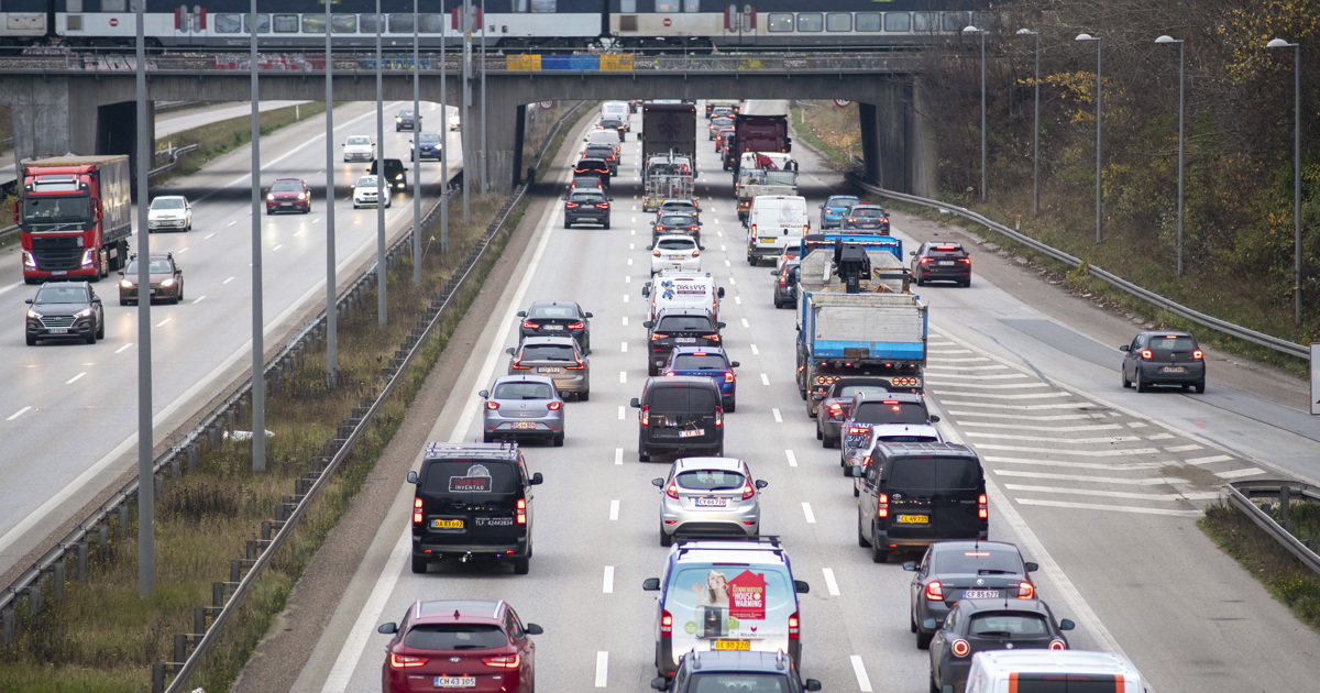 Danskerne holder fast i bilen til arbejde - Akademikerbladet