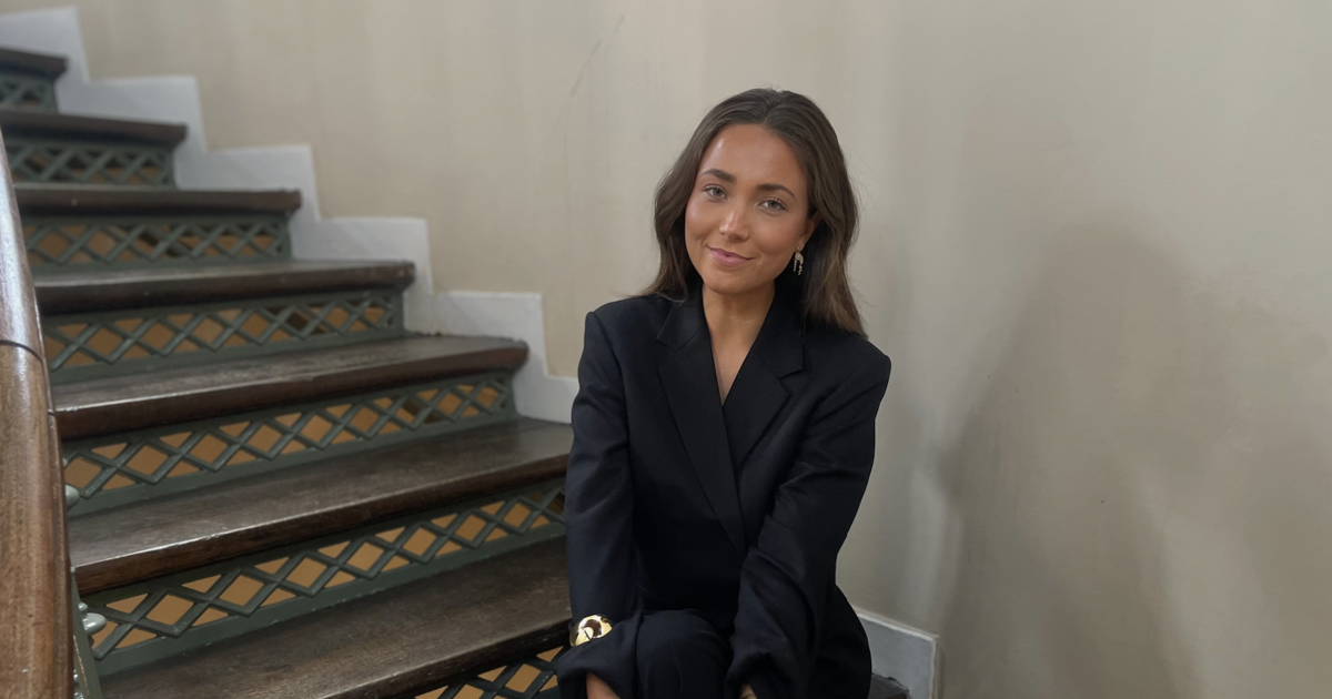 Mandag sad Natascha på læsesalen. Fredag debatterede hun med Helle ...